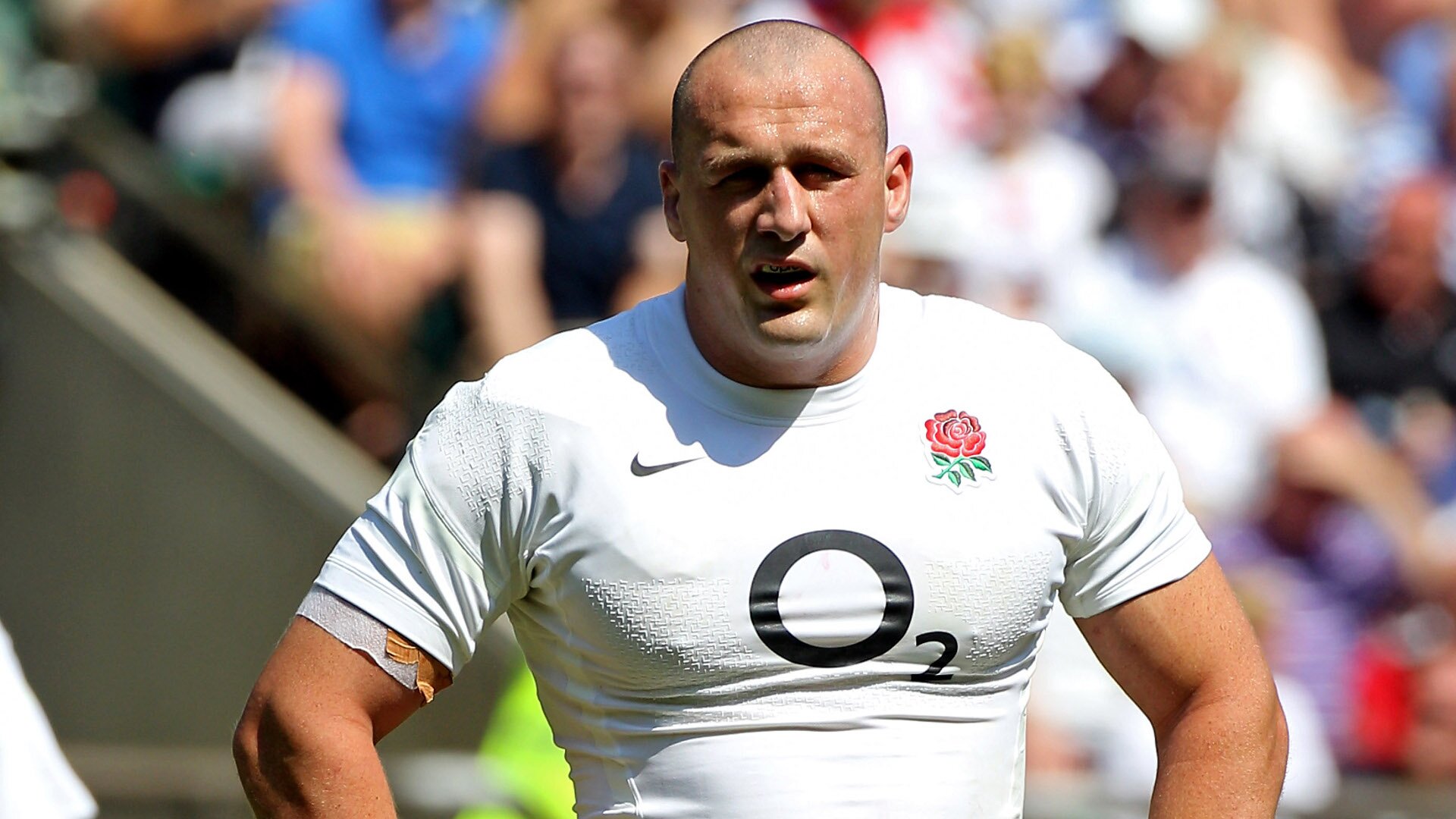 Carl Fearns' brilliant Tweet after being 'kissed on the lips' three ...