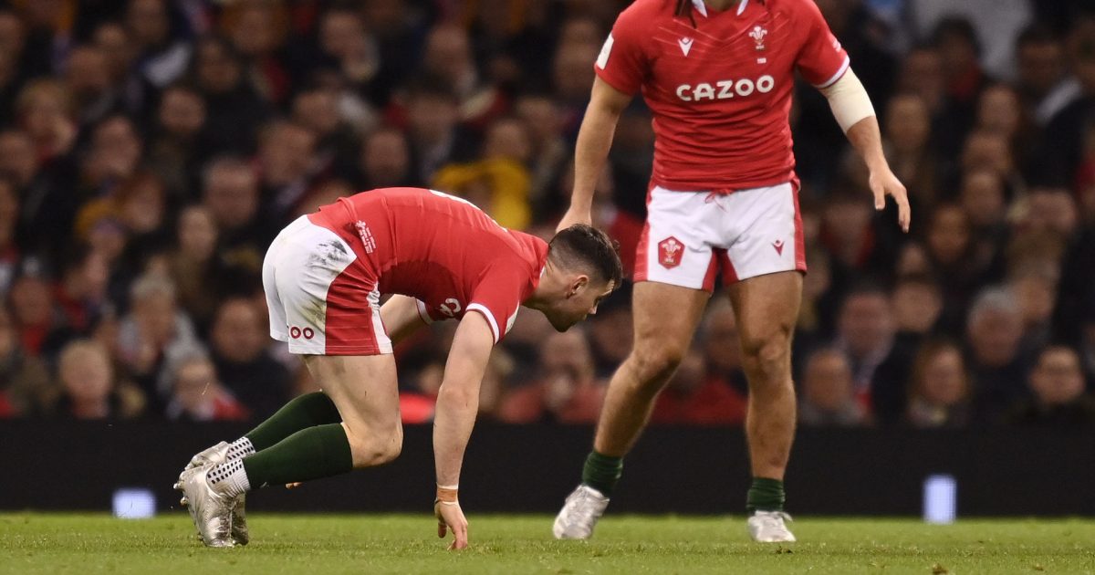 Wales scrumhalf Tomos Williams removed after 'sickening' head injury