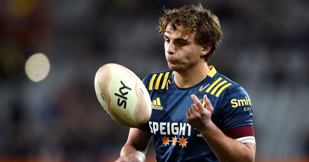 Highlanders sign young halfback to accompany Aaron Smith and Folau Fakatava
