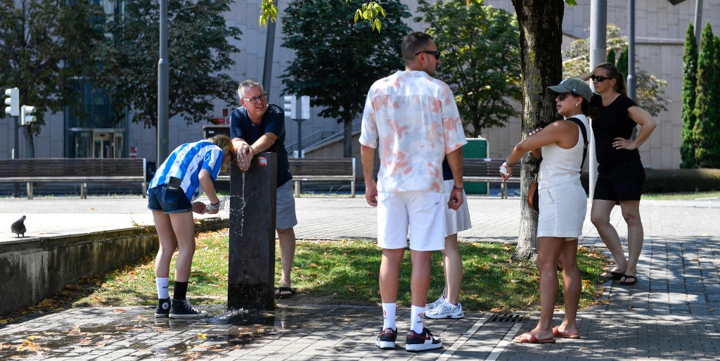 European rugby fans left sweating as temperatures soar in Bilbao