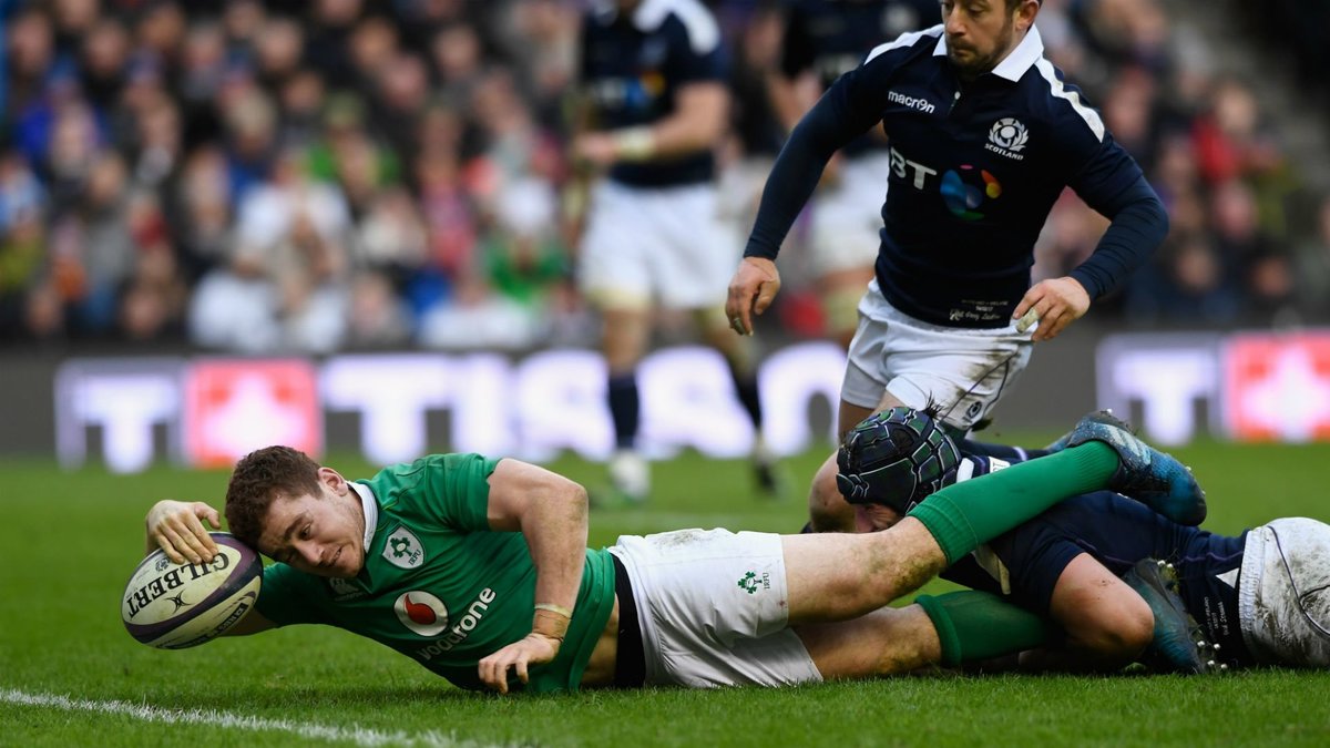 Ireland fly-half Jackson signs new Ulster deal